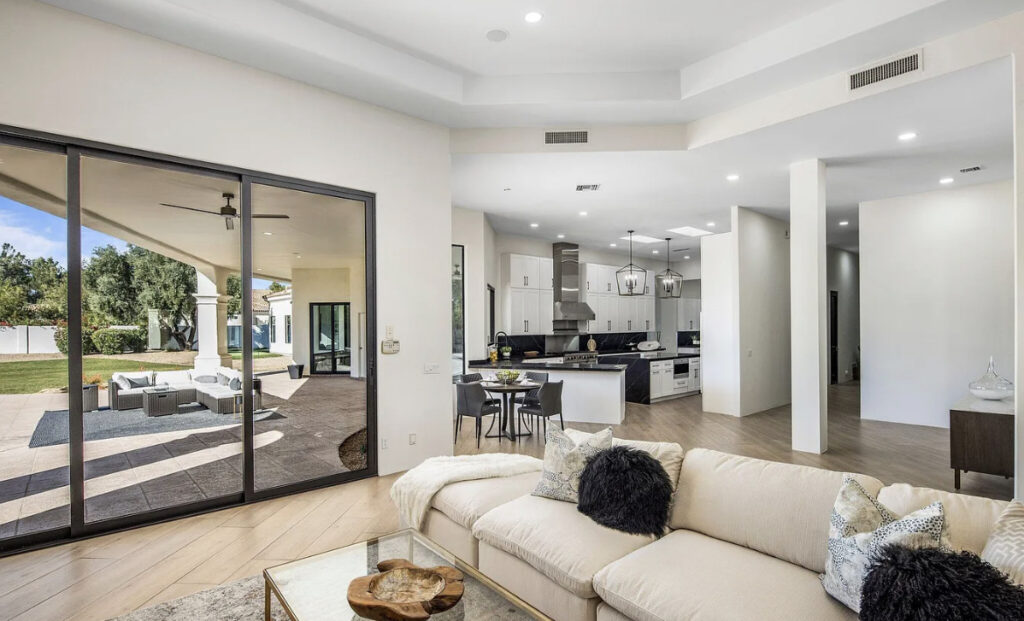 Malcomb Dr – Paradise Valley – iSearchDecor